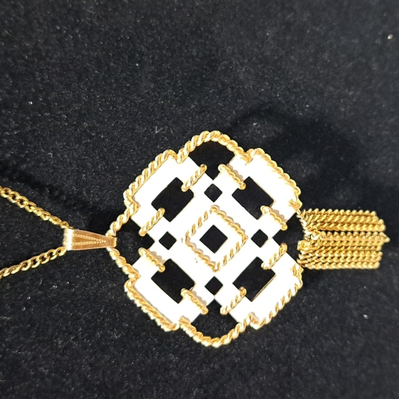 Avon | Jewelry | Vintage Avon Pendantpin On 8 Gold Tone Chain | Poshmark